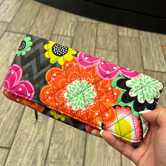 Vera Bradley | Bags | Super Cute Vera Wallet | Poshmark